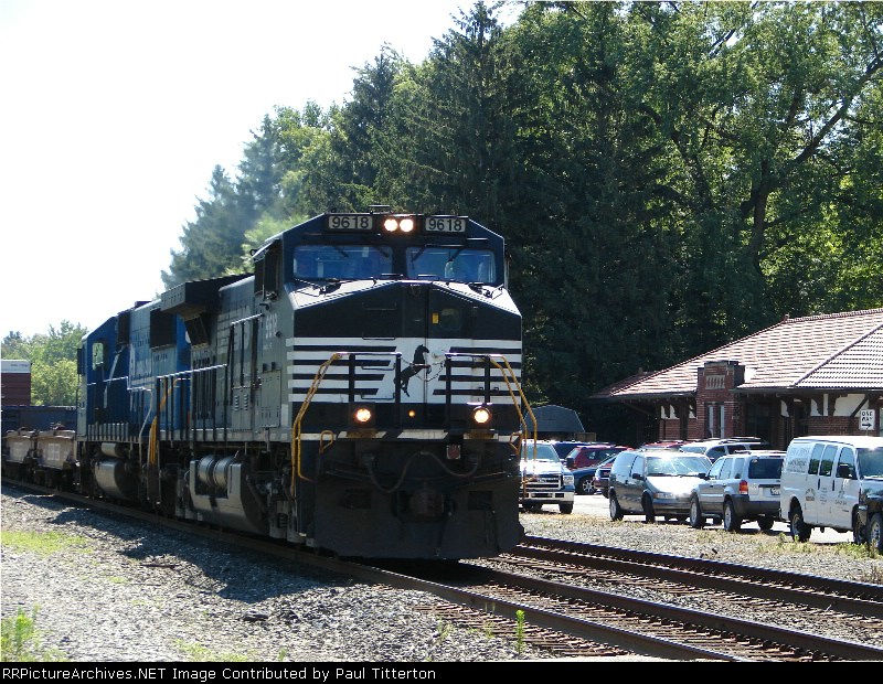 NS 9618 and NS 5414 on westbound manifest